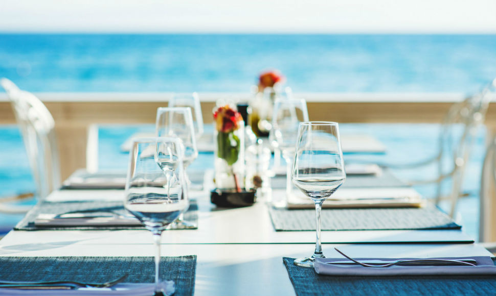 Athens Riviera: The best cafés, bars and restaurants with a sea view ...