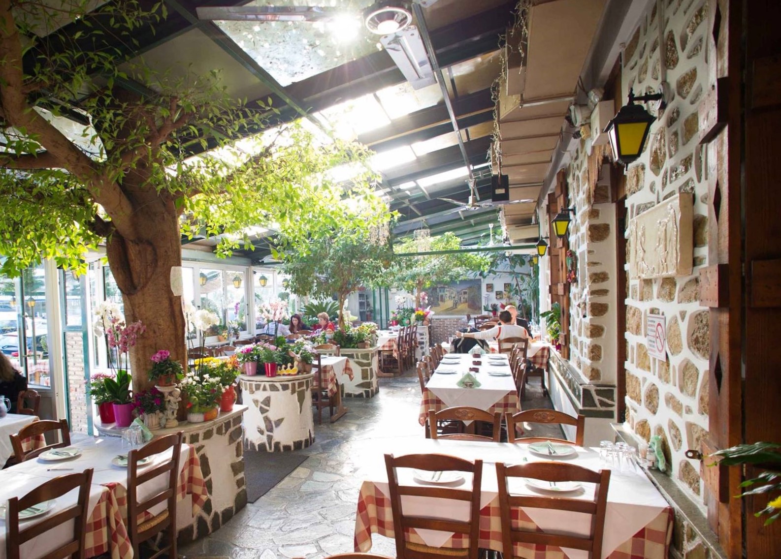 The best "hidden" traditional taverns in the southern suburbs of Athens ...