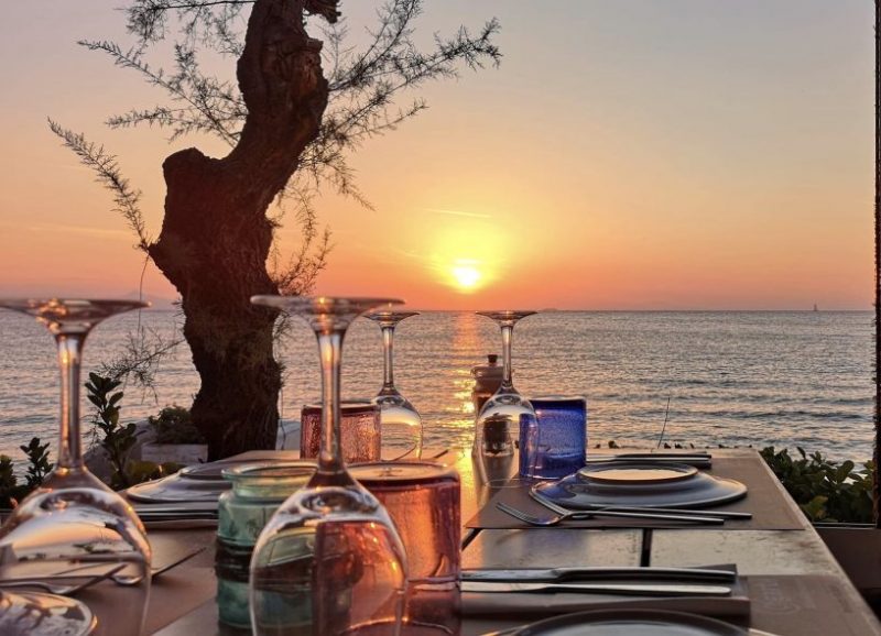 Athens Riviera: The best cafés, bars and restaurants with a sea view ...