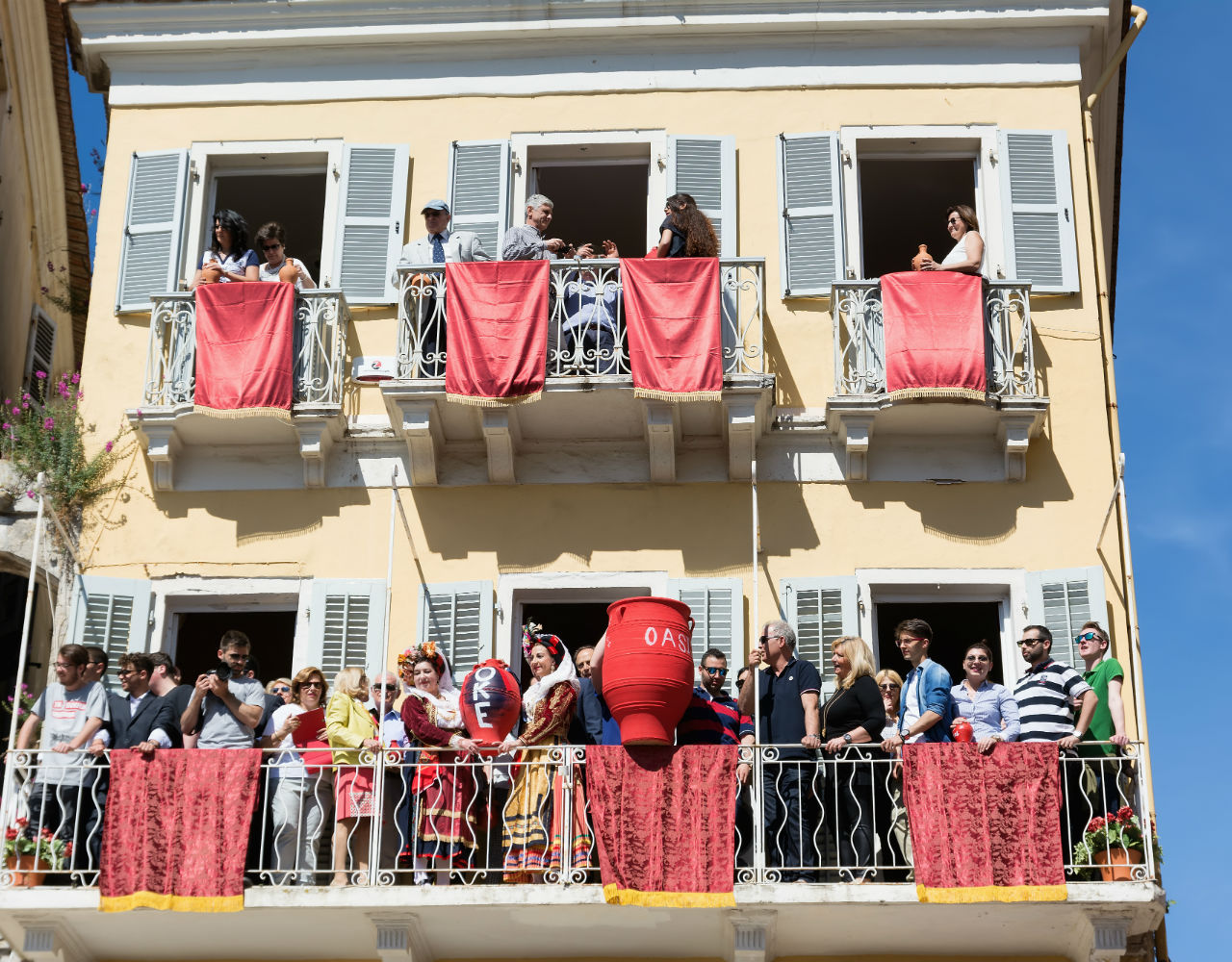 Τα ωραιότερα Πασχαλινά έθιμα στην Ελλάδα