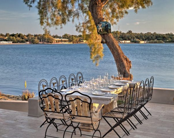 Athens Riviera: The best cafés, bars and restaurants with a sea view ...