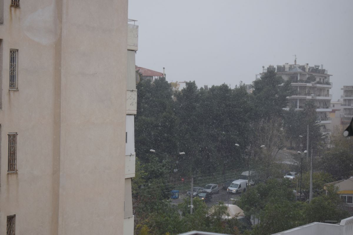 Τα πρώτα χιόνια πέφτουν στα νότια προάστια - ΝΟΤΙΑ ΠΡΟΑΣΤΙΑ - www.noupou.gr