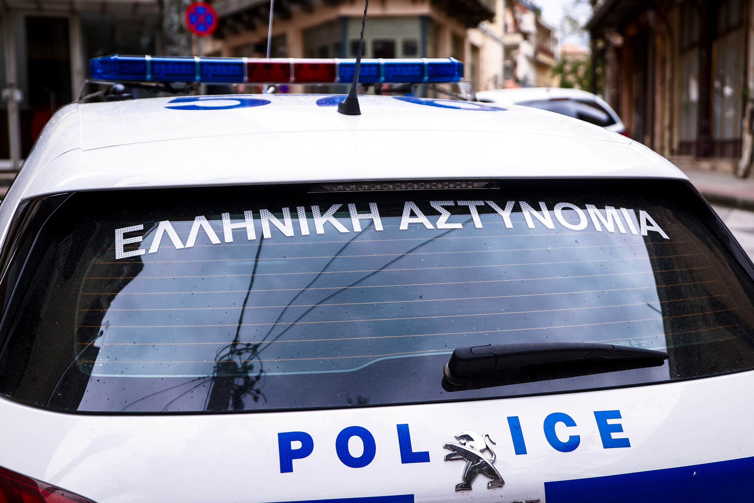 Καλλιθέα: Σύλληψη 54χρονου για κλοπή διαβατηρίων μέσα από όχημα κούριερ ...