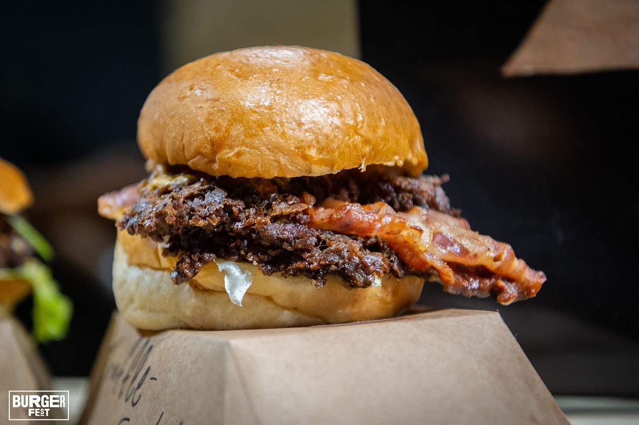 Burger Festival: Η μεγάλη γιορτή του burger επιστρέφει στο Αμαξοστάσιο ...