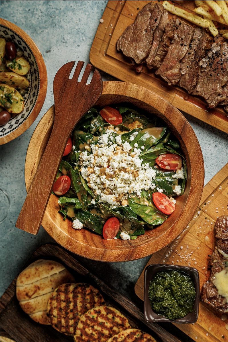 Για τις street food επιλογές του Meat ‘n’ Roses ανεβαίνουμε μέχρι το κέντρο της Αθήνας - ΝΟΤΙΑ ...