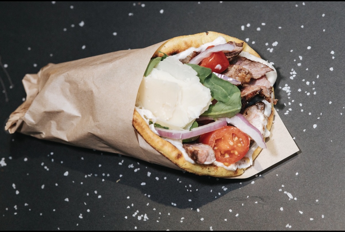 Για τις street food επιλογές του Meat ‘n’ Roses ανεβαίνουμε μέχρι το κέντρο της Αθήνας - ΝΟΤΙΑ ...