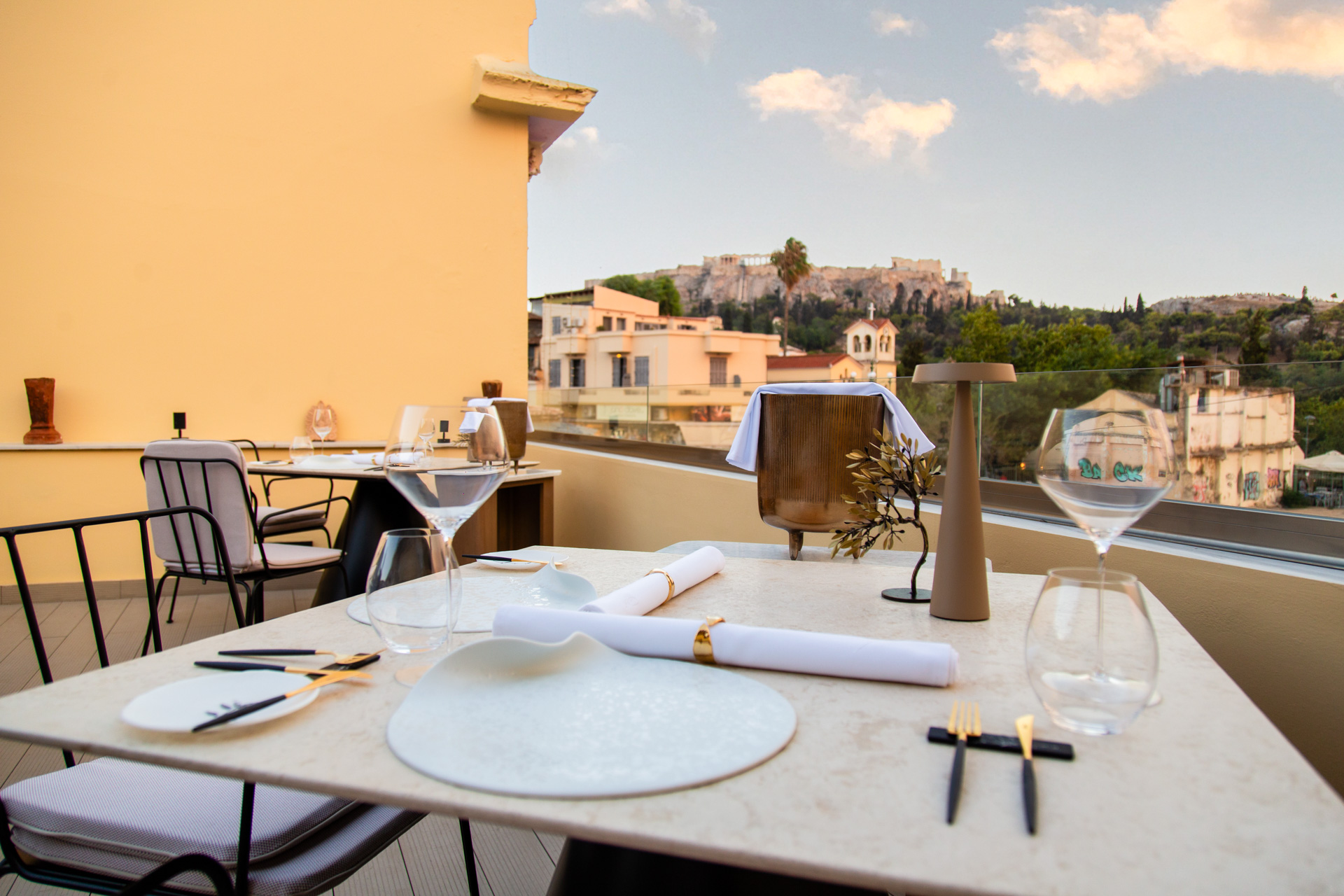 Makris Athens: Φάγαμε στην πιο πολυσυζητημένη fine dining άφιξη της ...