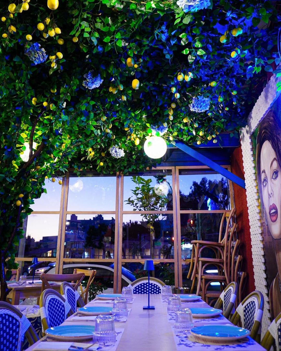 Mamy Blue: Η νέα άφιξη της Γλυφάδας ήρθε με αέρα ναπολιτάνικο - ΝΟΤΙΑ ...