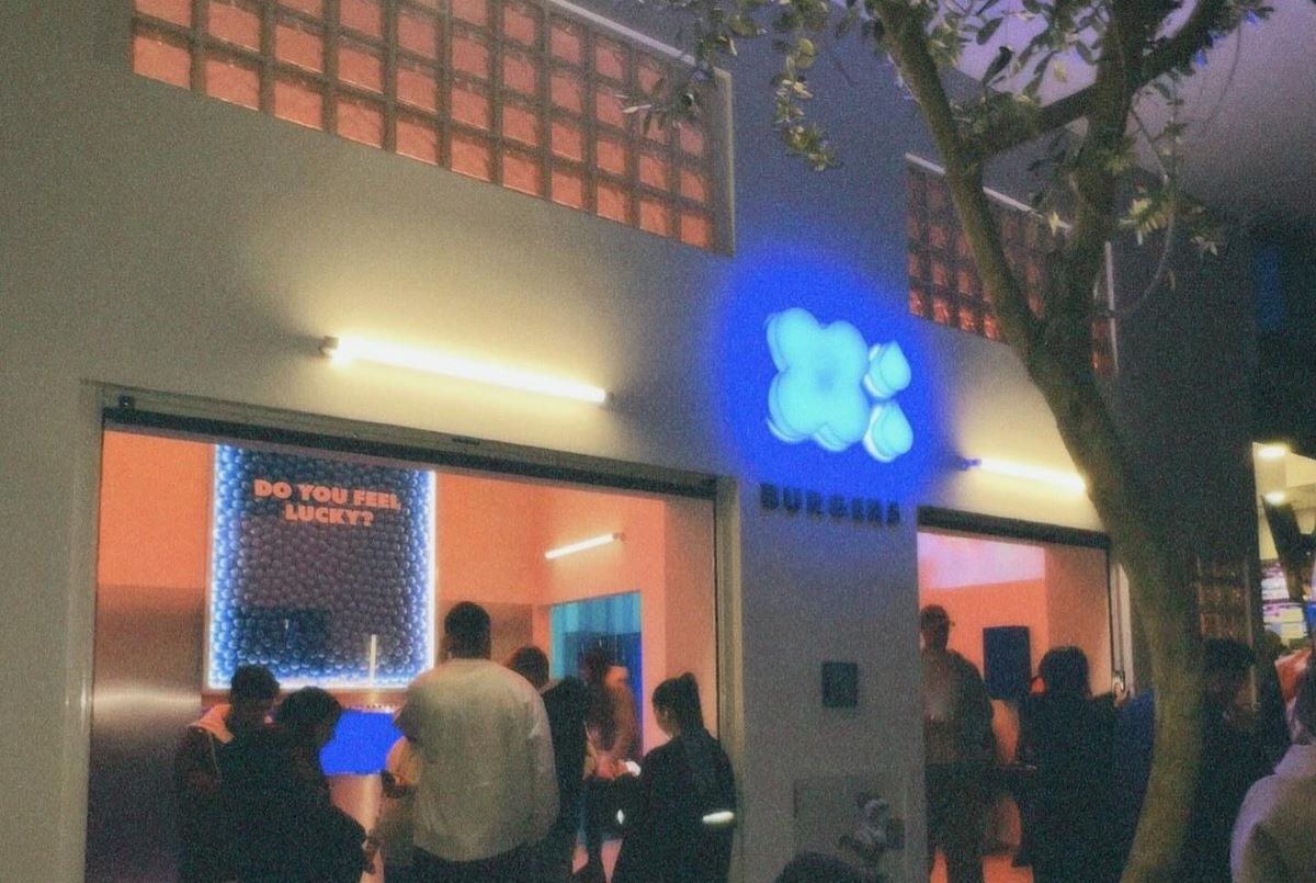 World X11: Το νέο talk of the town burger του Παγκρατίου - ΝΟΤΙΑ ΠΡΟΑΣΤΙΑ - www.noupou.gr