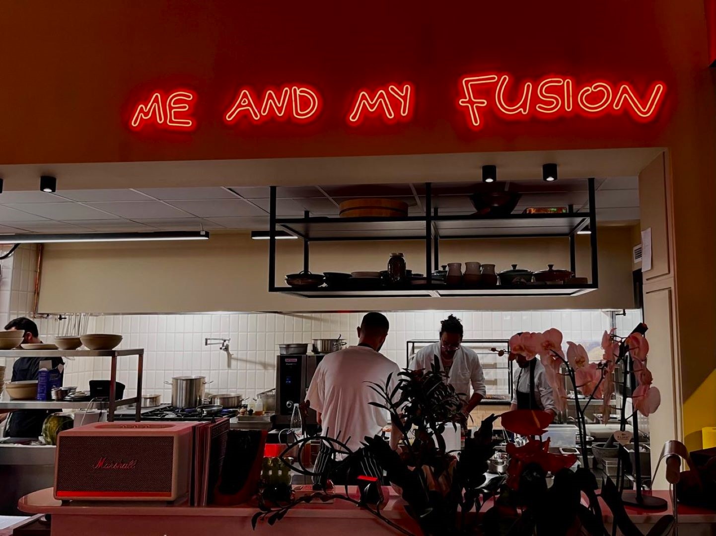 Raw Bata: Δοκιμάσαμε τη νέα hot άφιξη της Αθήνας - ΝΟΤΙΑ ΠΡΟΑΣΤΙΑ - www ...