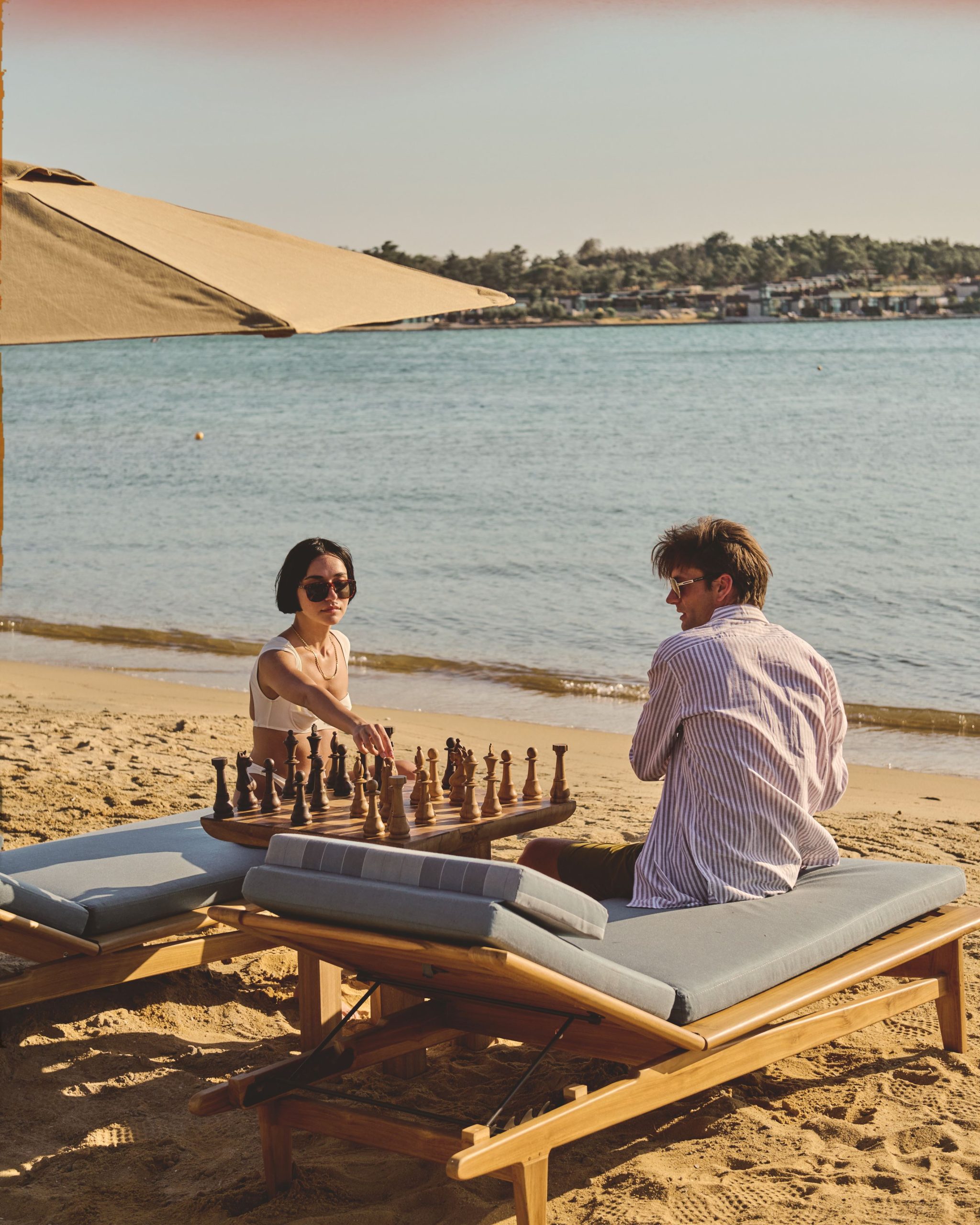 Αστέρια Γλυφάδας: Νέες εικόνες από τη ρετρό παραλία και το εστιατόριο Bungalow 7 - ΝΟΤΙΑ ...