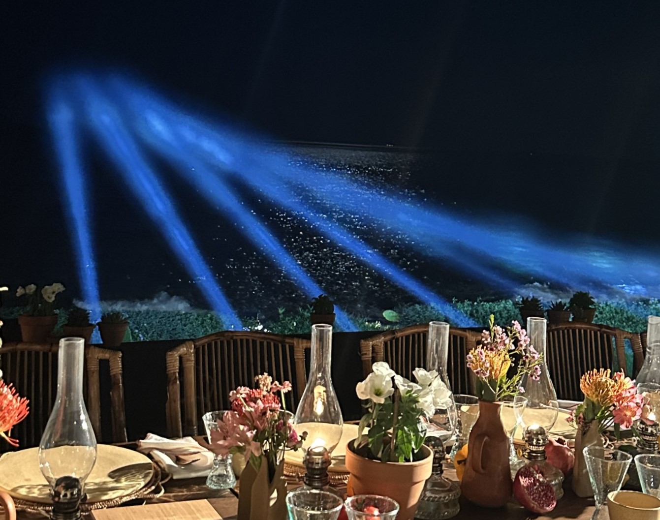 Μυθικό πάρτι στο Island για την Oc Travel LA με οικοδεσπότες τη Naomi ...