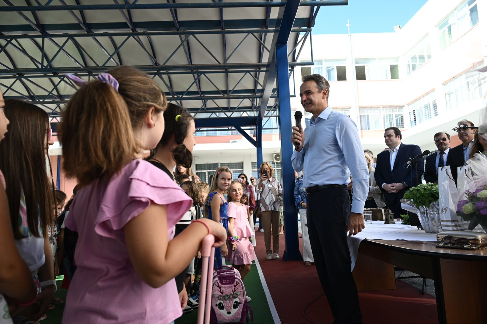 Κυριάκος Μητσοτάκης: Με Πιερρακάκη και Παπανικολάου σε δημοτικό της ...