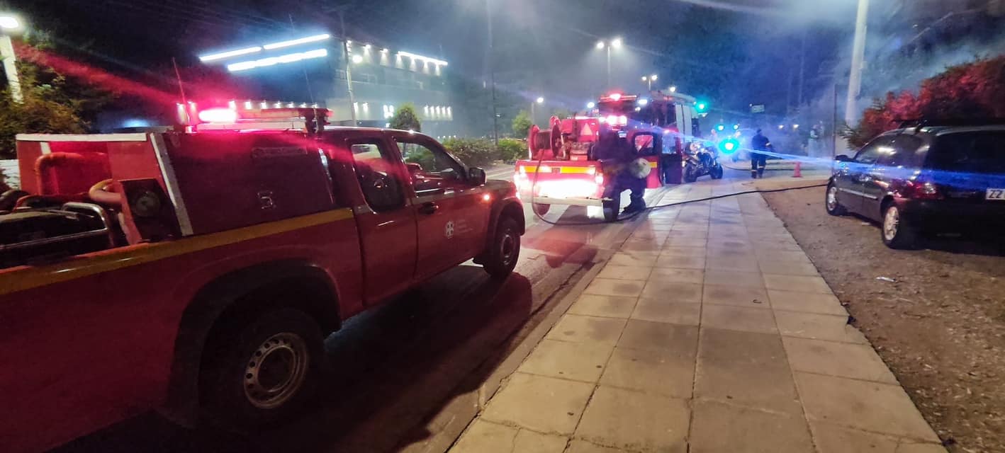 Βούλα: Στις φλόγες τυλίχτηκε κάδος - Ζημίες και σε ΙΧ - ΝΟΤΙΑ ΠΡΟΑΣΤΙΑ ...