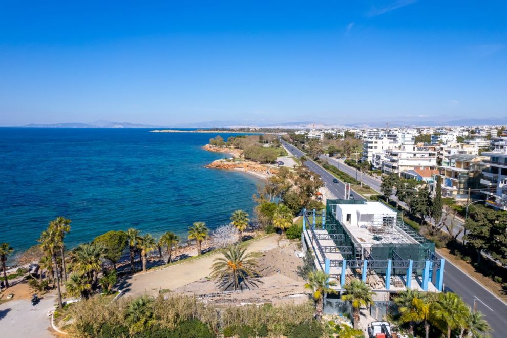 Caprice - Sea Satin: Η διαδρομή από τις ένδοξες νύχτες της Μυκόνου στην παραλία της Βούλας ...