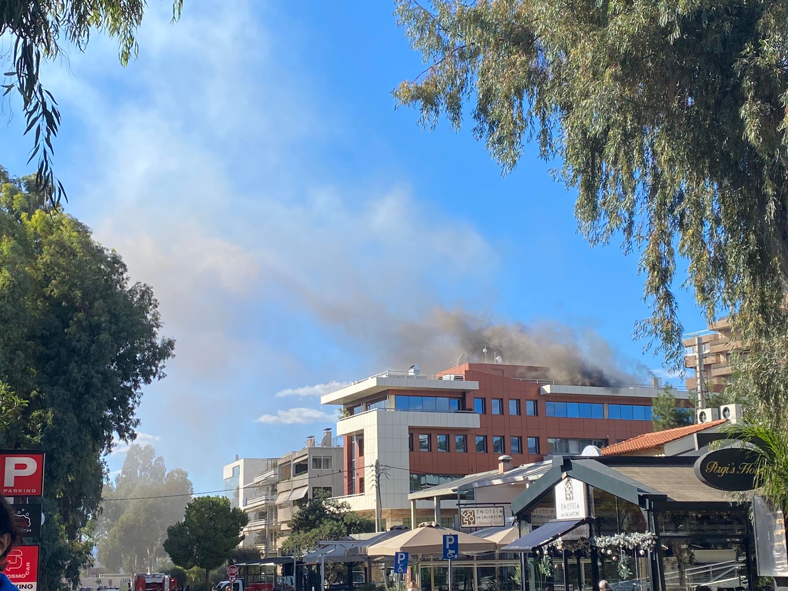 Φωτιά σε κατάστημα στη Γλυφάδα - ΝΟΤΙΑ ΠΡΟΑΣΤΙΑ - www.noupou.gr
