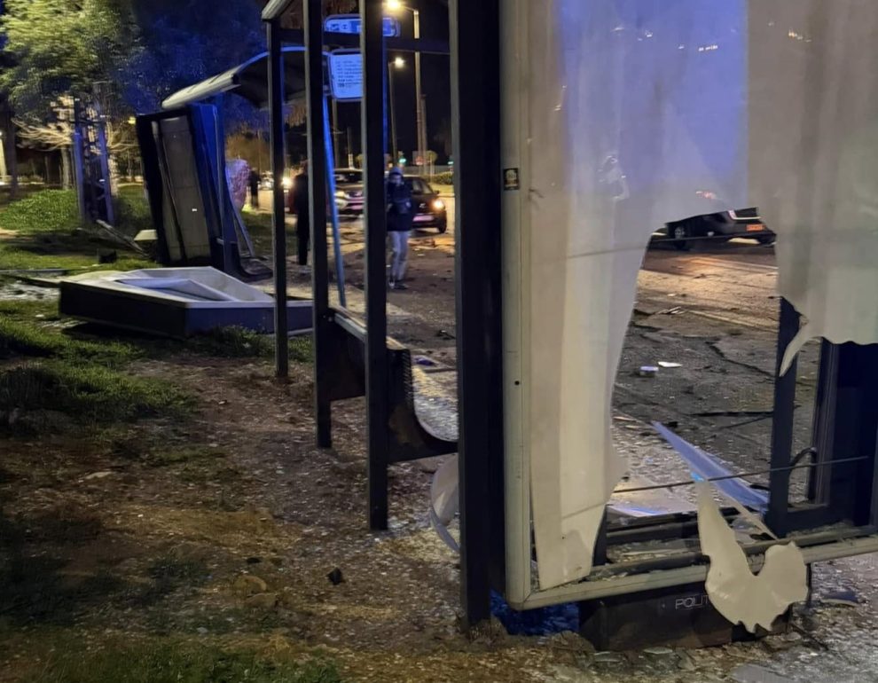 Αυτό είναι το σουβλατζίδικο με την ομορφότερη αυλή στα νότια προάστια ...