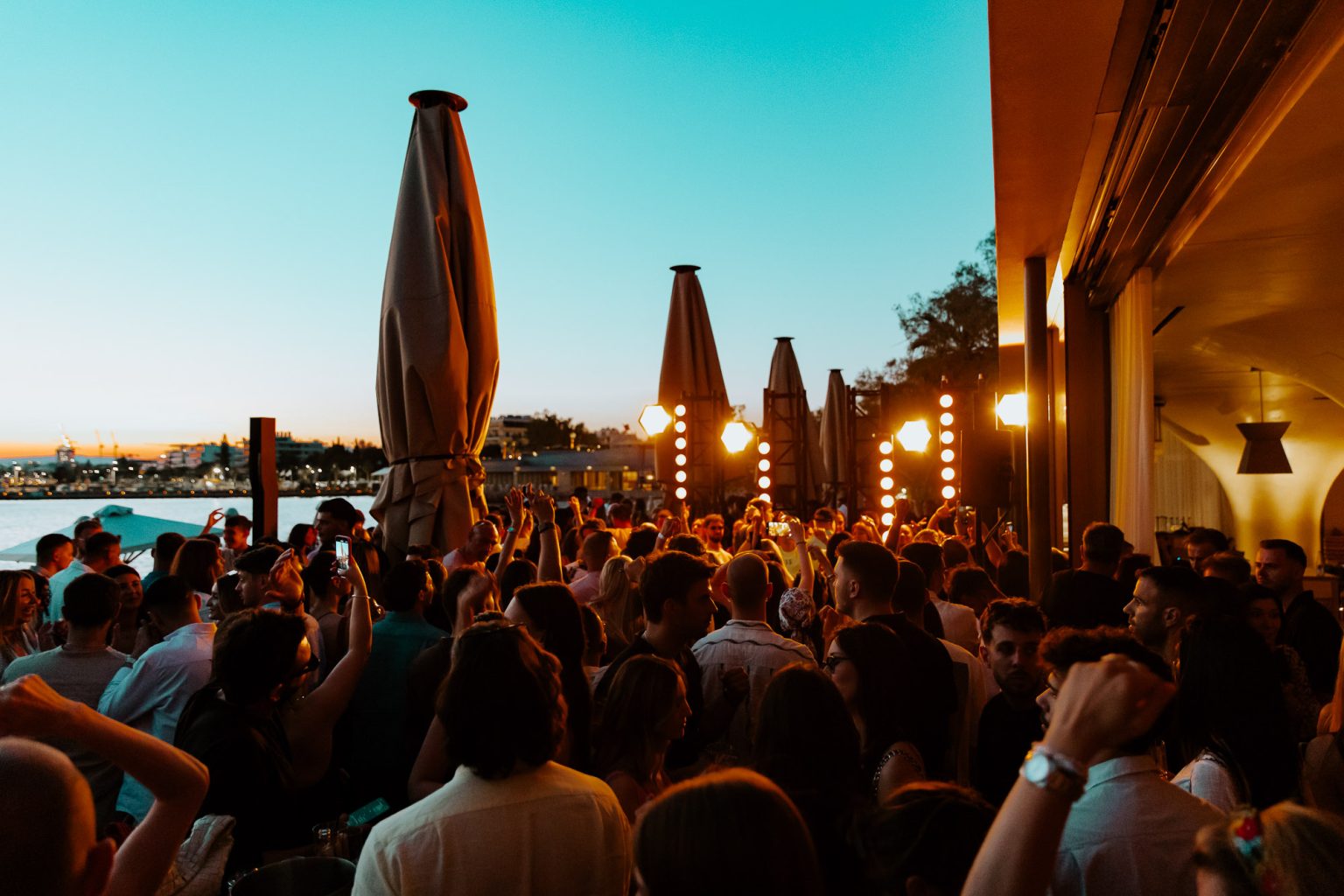 Το Manko Athens γίνεται το beachside party destination του φετινού ...