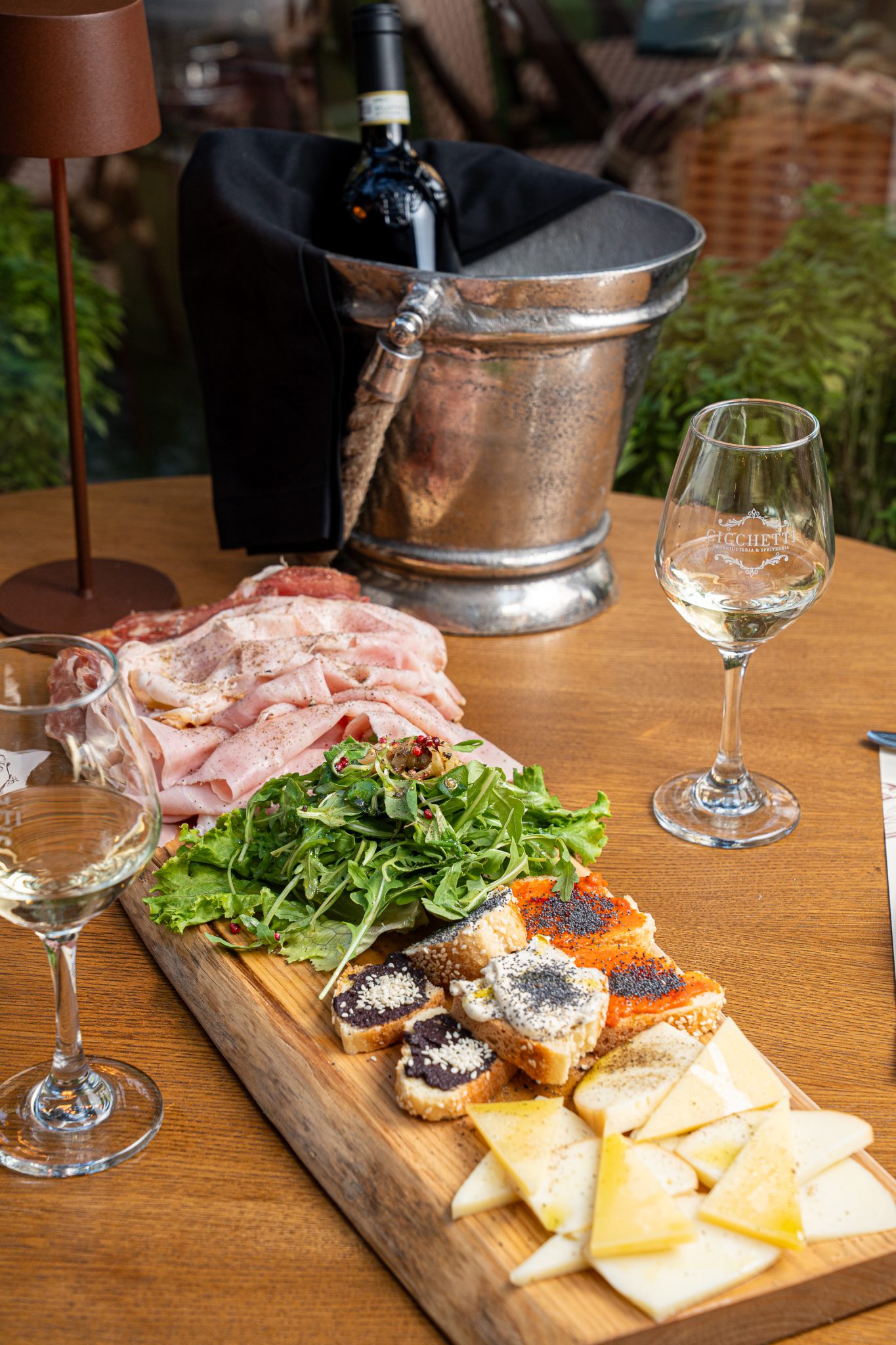 Ένας χρόνος Cicchetti: Το ιταλικό στέκι της Γλυφάδας γιορτάζει με ένα ...