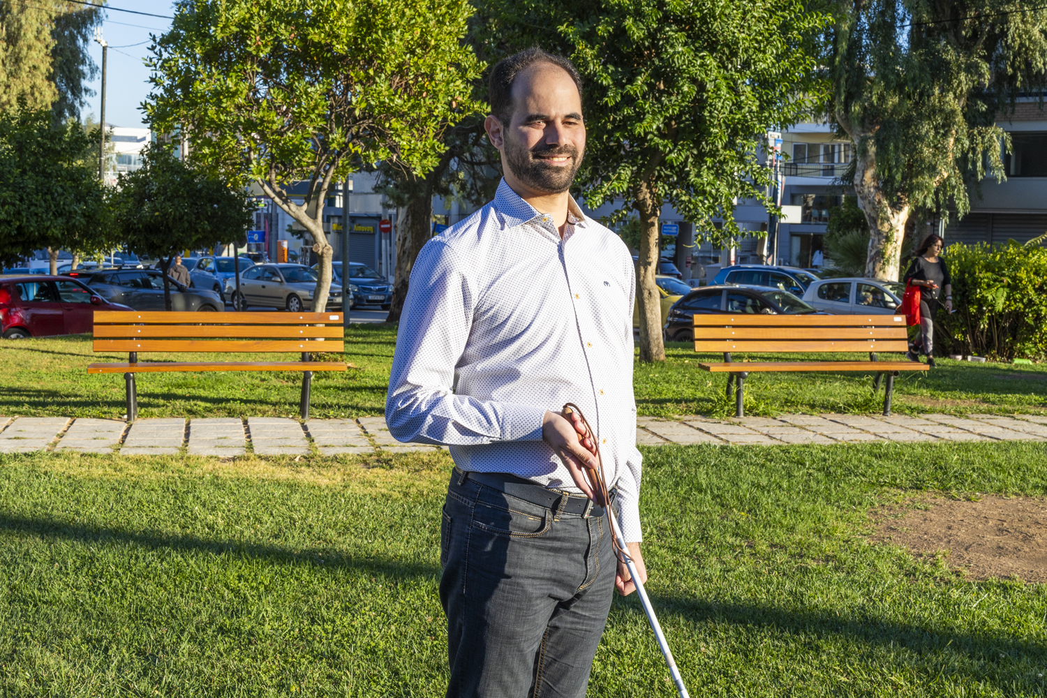 Βαγγέλης Αυγουλάς: Ο τυφλός δικηγόρος που βλέπει τη ζωή «με άλλα μάτια ...